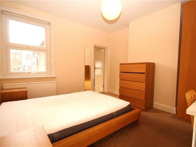 Guildford Park Road, Guildford, Surrey GU2, Room to rent, £850 pcm | PrimeLocation