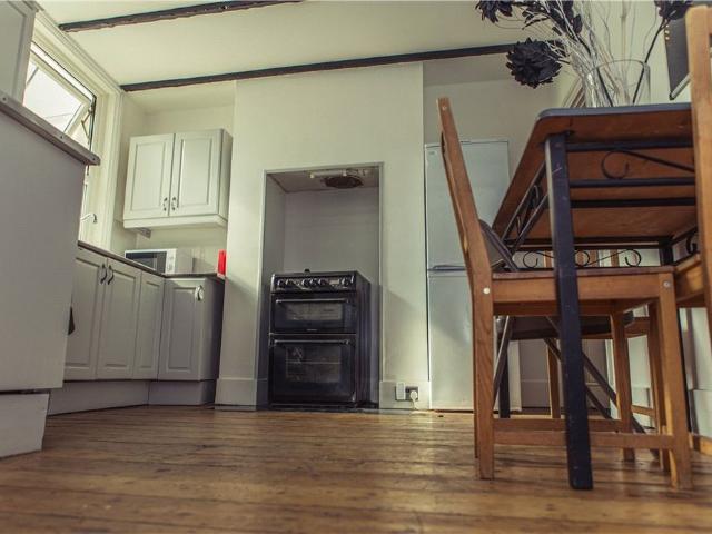 Guildford Park Road, Guildford, Surrey, GU2 7NA