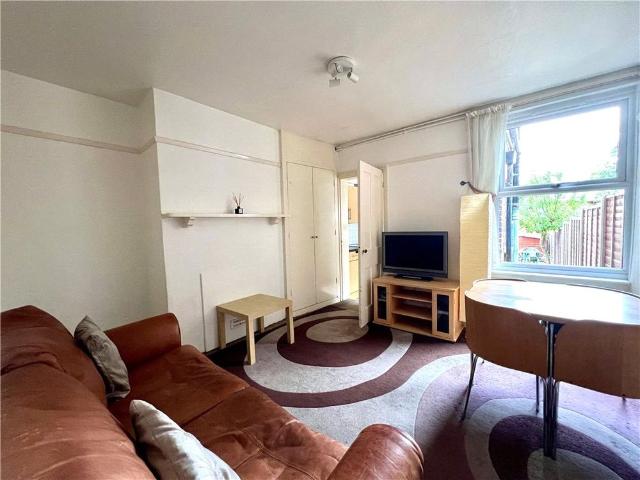 Guildford Park Road, Guildford, Surrey, GU2 7ND