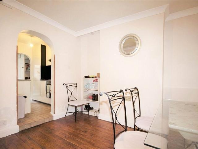 Guildford Park Road, Guildford, Surrey, UK, GU2 7NA