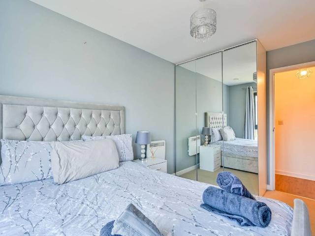 Guildford Road, Woking GU22, 2 bed flat to rent, £1,800 pcm | PrimeLocation