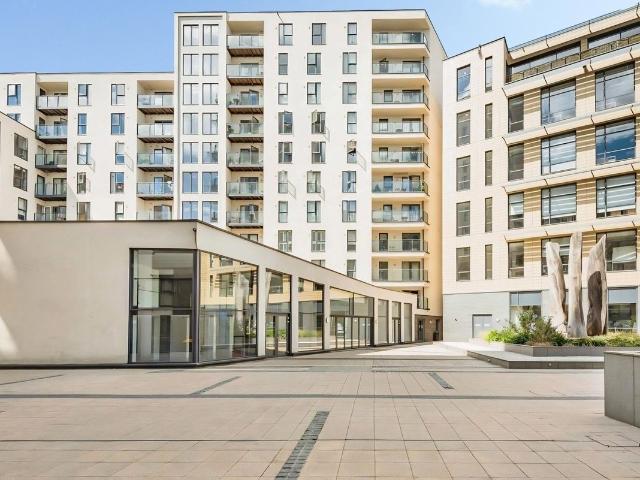 Guildford Road, Woking, Surrey GU22, 2 bed flat to rent, £1,650 pcm | PrimeLocation