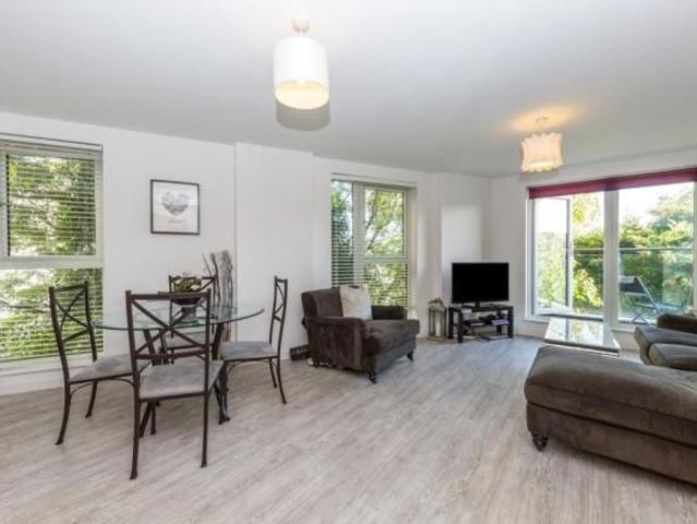 Guildford Road, Woking, Surrey, GU22