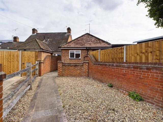Guildford Road, Chertsey, Surrey, KT16 9BH Hodders
