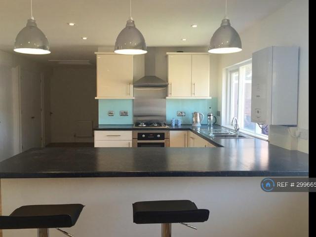 Guildford Road, Farnham, GU9 2 bed penthouse to rent £1,700 pcm £392 pw