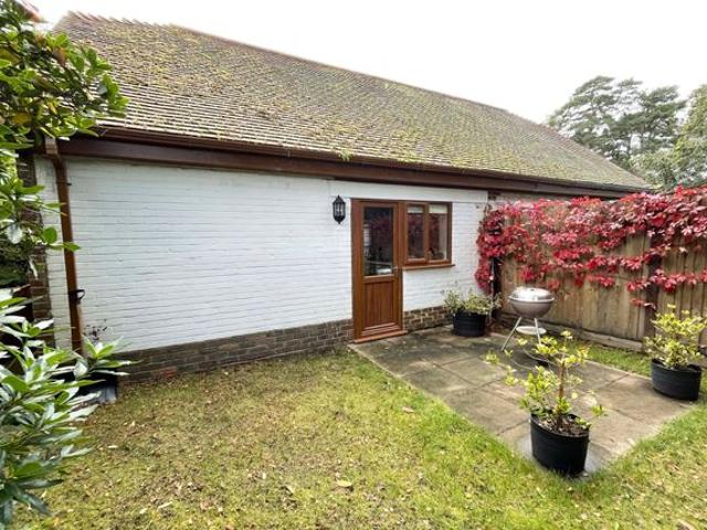 Guildford Road, Frimley Green, Camberley GU16, 1 bedroom maisonette to rent 59904024 | PrimeLocation