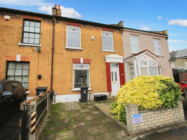 Guildford Road, Ilford, IG3 3 bed terraced house to rent £2,100 pcm £485 pw