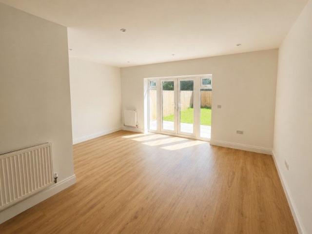 Guildford Road, Runfold, Surrey, GU10
