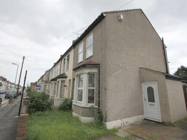 Guildford Road, Southend On Sea SS2, 3 bed end terrace house to rent, £1,550 pcm | PrimeLocation