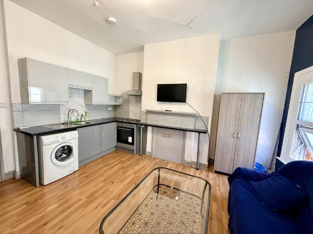 Guildhall Street, Lincoln, LN1 3 bed flat to rent £1,083 pcm £250 pw