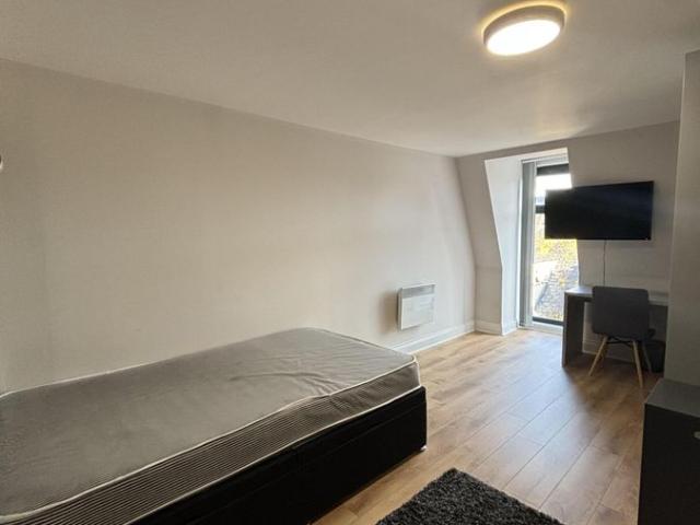 Guildhall Walk, Portsmouth PO1, 5 bed shared accommodation to rent, £702 pppm | PrimeLocation