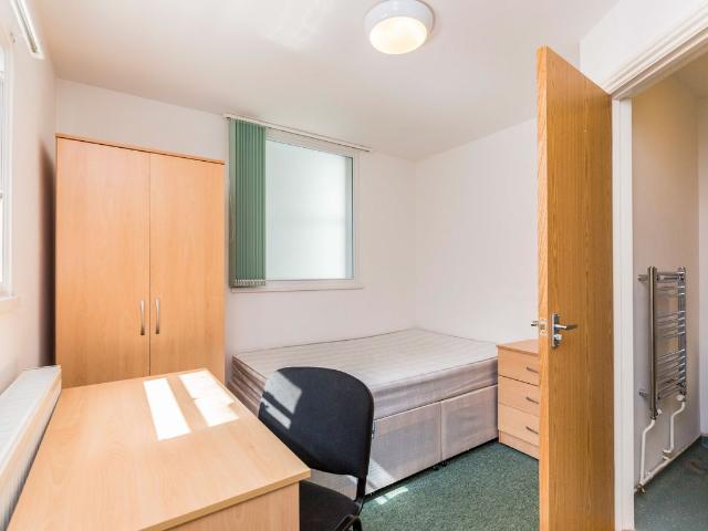 Guildhall Walk, Portsmouth PO1, Room to rent, £625 pcm | PrimeLocation