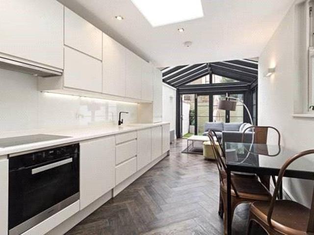 Guilford Street, London, WC1N 3 bed apartment to rent £6,911 pcm £1,595 pw