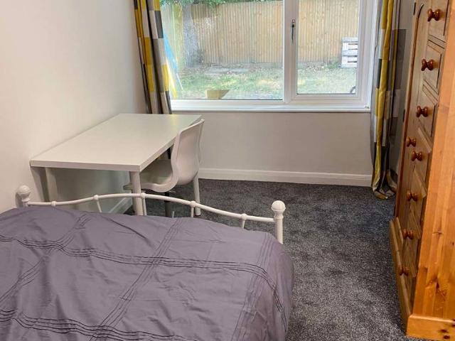 Guillemot Close Room 4
