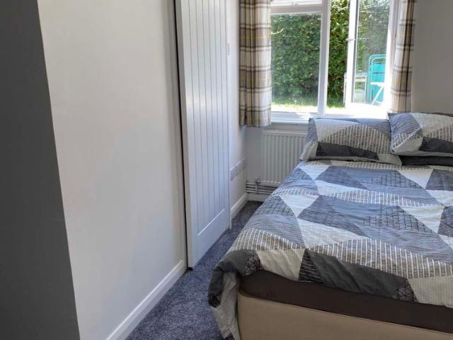 Guillemot Close Room 1