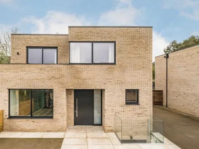 Gulliver Place, London, N10 3HF, United Kingdom | 4 bed apartment for rent #167775694 | Rentberry