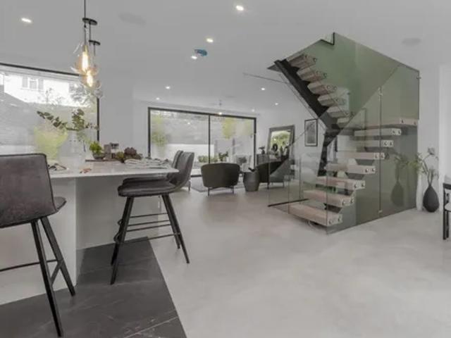 Gulliver Place, London, N10 3HF, United Kingdom | 5 bed duplex for rent #167381317 | Rentberry