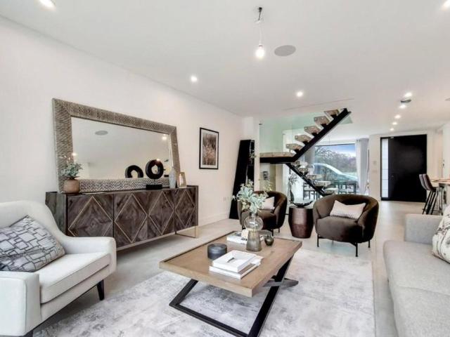 Gulliver Place, London, N10 4 bed semi detached house to rent £8,750 pcm £2,019 pw