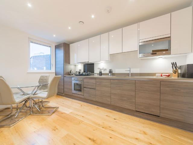 Gullivers Walk, Surrey Quays SE8, 1 bed flat to rent, £2,000 pcm | PrimeLocation