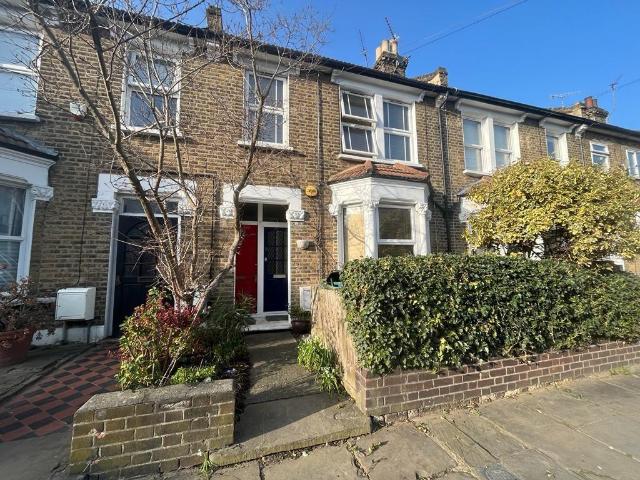 Gurdon Road, Charlton, London, SE7 2 bed apartment to rent £1,700 pcm £392 pw