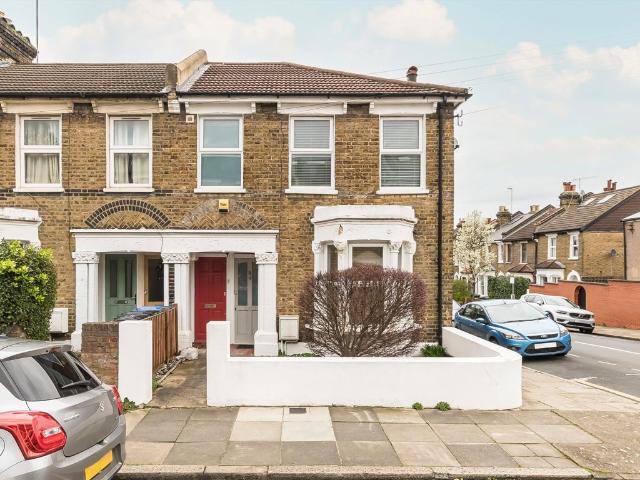 Gurdon Road, Charlton SE7, 2 bed flat to rent, £2,100 pcm | PrimeLocation