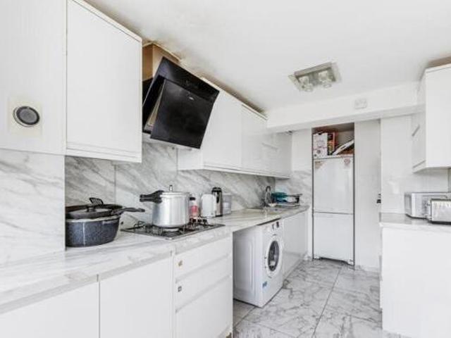Gurnell Grove, London, 2 Bedroom Flat