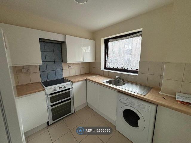 Gurney Close, Barking IG11, 2 bed flat to rent, £1,695 pcm | PrimeLocation