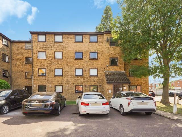 Gurney Close, Barking IG11, 2 bed flat to rent, £1,750 pcm | PrimeLocation