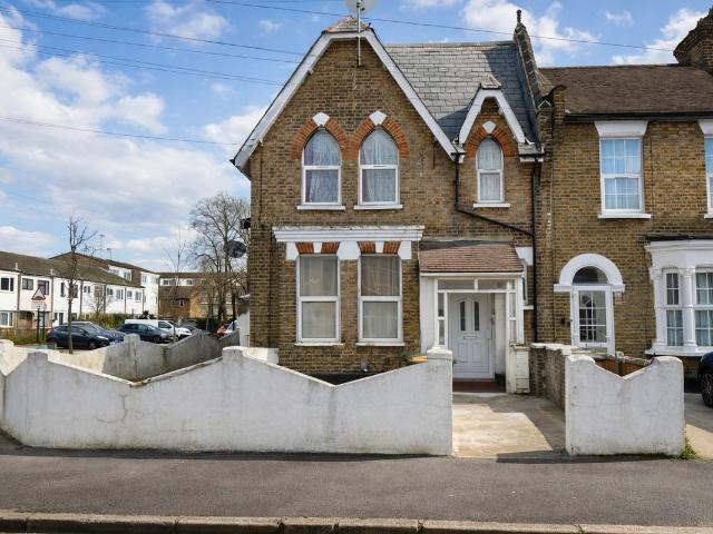 Gurney Road, London E15, 2 bed flat to rent, £1,850 pcm | PrimeLocation