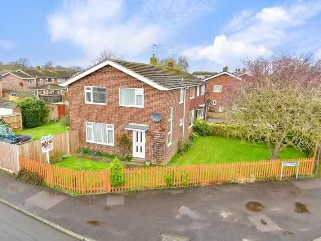 Gybbon Rise Staplehurst TN12 4 bed semi detached house to rent.