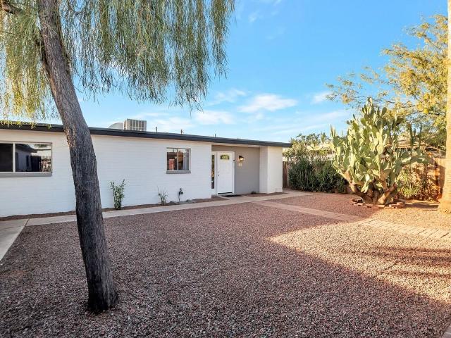 H2O 2 Bedroom Apartment for Rent at 4236 4236 N 14th St.  4231 N. 13th Pl Phoenix, AZ 85014