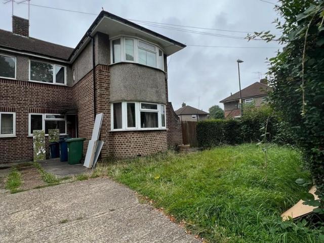 HA12QW 3 bed flat to rent £2,250 pcm £519 pw