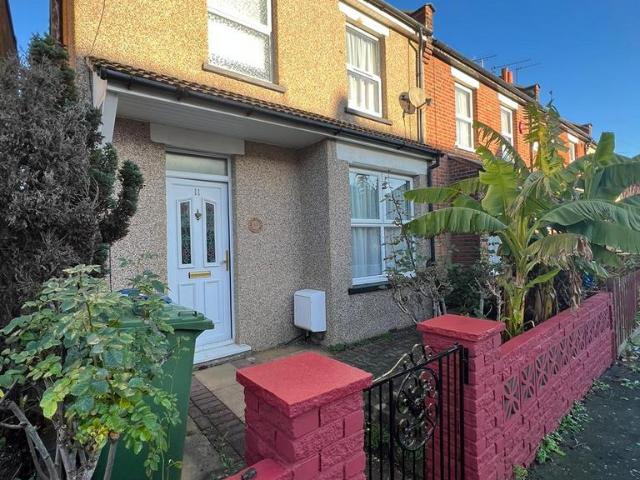 HA3 5RY 4 bed end of terrace house to rent £2,600 pcm £600 pw
