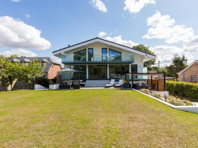 Ham Island Old Windsor SL4 4 bed detached house to rent £8,500 pcm £1,962 pw