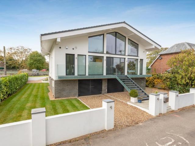 Ham Island, Old Windsor, Windsor. 4 bed townhouse to rent £6,500 pcm £1,500 pw