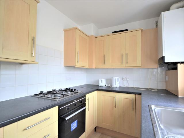 Ham Street, Richmond TW10, 3 bed flat to rent, £2,100 pcm | PrimeLocation