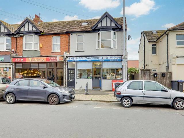 Ham Road, Worthing, West Sussex, BN11 1 bed flat to rent £1,025 pcm £237 pw