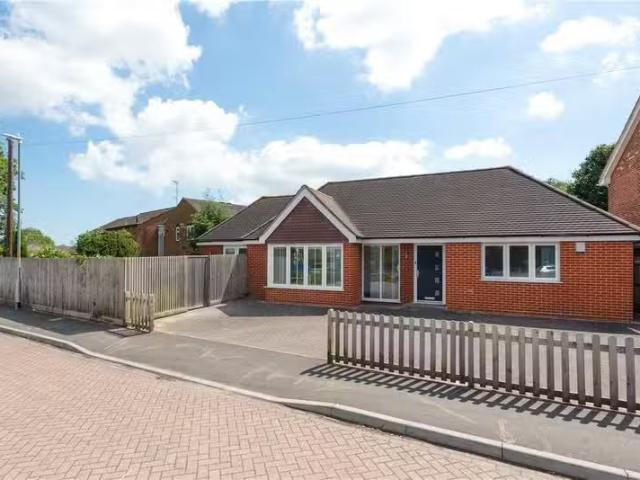 Ham Road, Faversham, ME13 2 bed bungalow for sale £425,000