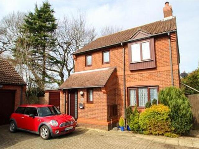 Hamble, Barton Drive, Southampton, 3 Bedroom Detached