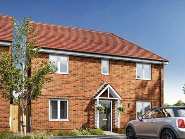 Hambrook, West Sussex, 3 Bedroom Detached
