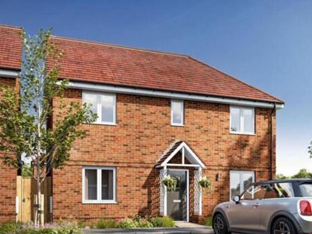 Hambrook, West Sussex, 3 Bedroom Detached