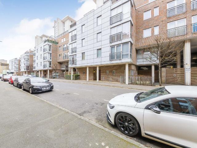 Hamburg House, Portsmouth PO1, 2 bed flat to rent, £1,750 pcm | PrimeLocation