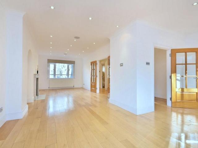 Hamilton Terrace, St John's Wood. 5 bed detached house to rent £11,098 pcm £2,561 pw