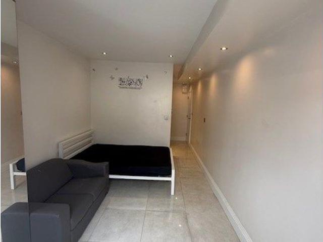 Hamilton Avenue, Ilford IG6, Studio to rent, £1,400 pcm | PrimeLocation