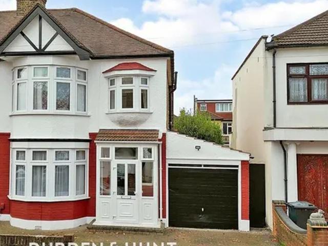Hamilton Avenue, London, IG6 1AE, United Kingdom | 3 bed duplex for rent #135187382 | Rentberry