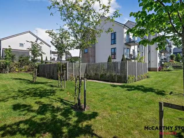 Hamilton Court, Charlton Boulevard. 1 bed apartment for sale.