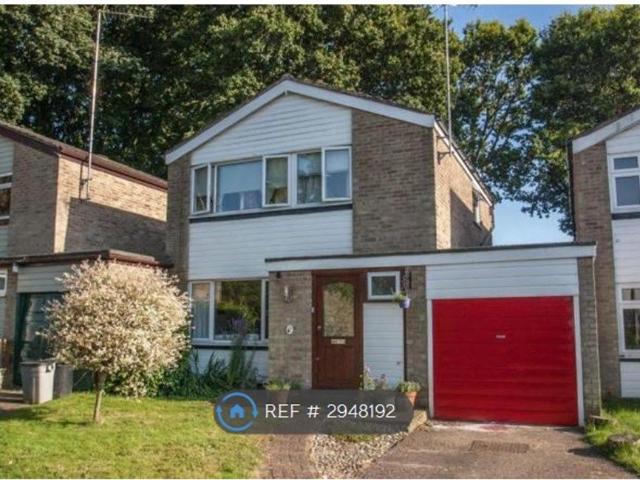 Hamilton Crescent, Brentwood CM14, 3 bed detached house to rent, £2,300 pcm | PrimeLocation