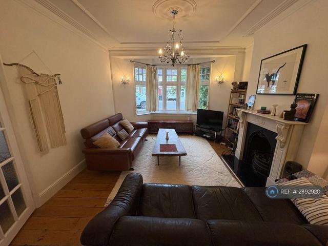Hamilton Crescent, London, N13 4 bed terraced house to rent £2,700 pcm £623 pw