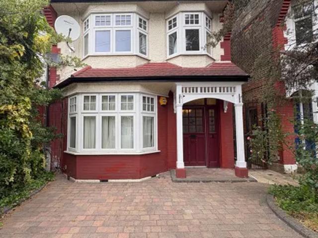 Hamilton Crescent, London, N13 5HE, United Kingdom | 4 bed townhouse for rent #167387748 | Rentberry