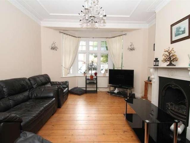 Hamilton Crescent, Palmers Green, London, N13